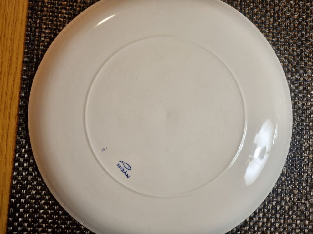 Vintage Nyon Teller „Rose“ mit Relief, Schweiz (Gebraucht) in ...