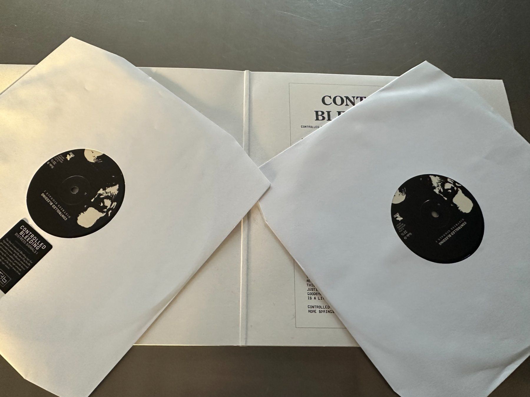 CONTROLLED BLEEDING 2LPS DISTRESS SIGNALS I - INDUSTRIAL (Neuf (Voir ...