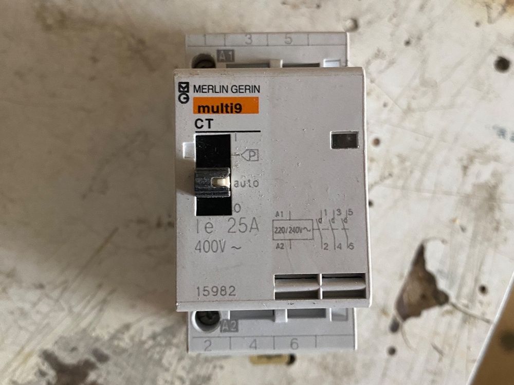 Merlin Gerin Schütz Relais Boiler 3polig 25A (Gebraucht) in ...