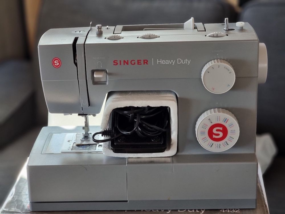 SINGER Heavy Duty 4432 machine à coudre / Nähmaschine (Gebraucht) in ...