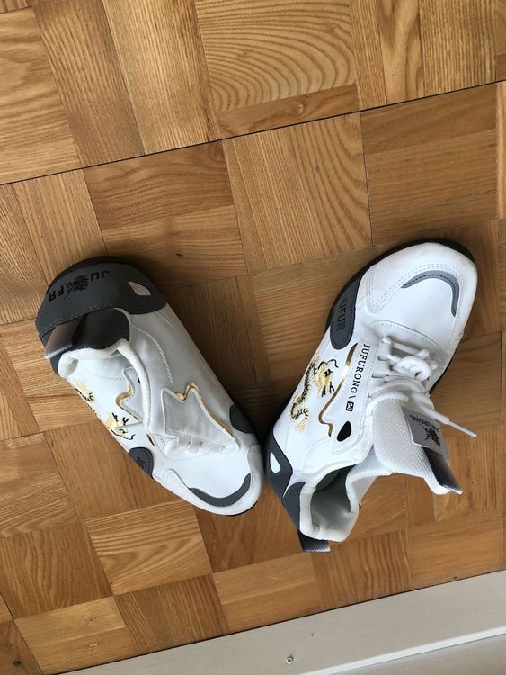 Weisse Jufurong Sneaker (Neu und originalverpackt) in Bern für CHF 1 ...