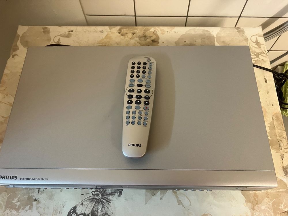 Philips DVP3055V VHS-DVD-Player/Videorecorder - Silber | Kaufen auf Ricardo