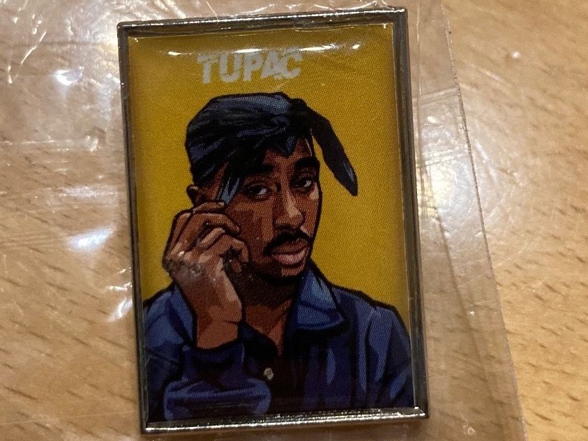 2 Pac/Tupac Pin Anstecker Punk Rock Metal Pop (Neu (gemäss Beschreibung ...