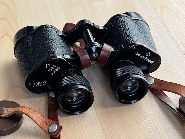 Feldstecher KERN Aarau 8x30, Schweizer Armee Model 1964 (Gebraucht) in Mönchaltorf für CHF 150 ...