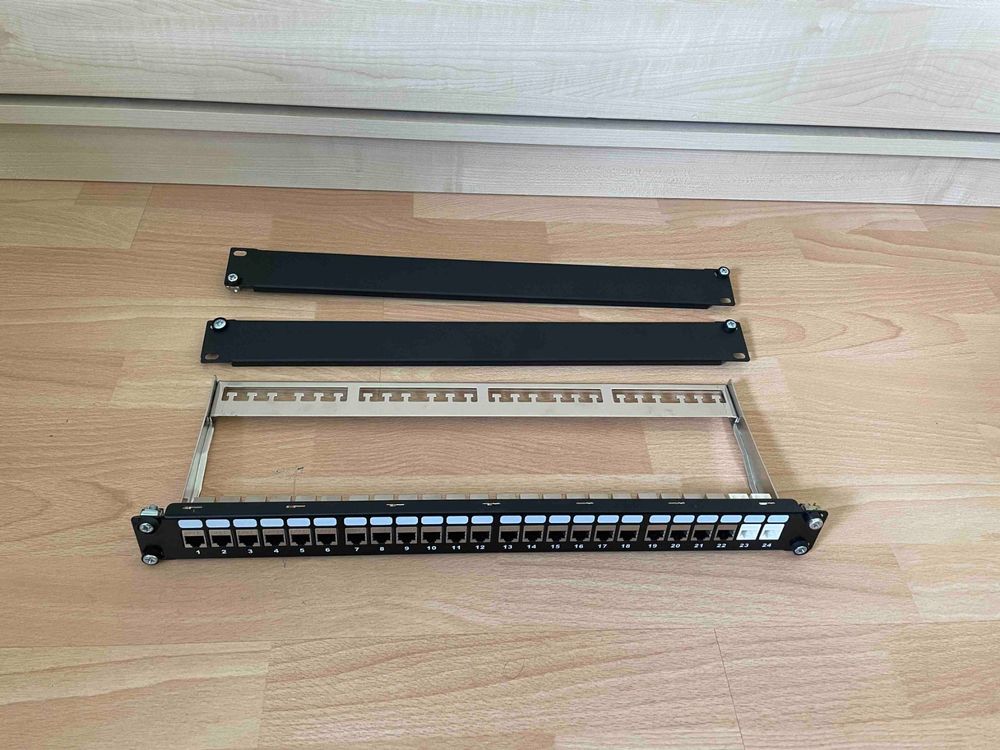 24x Keystone Cat6 in 1x Patchpanel mit 2x Blenden 19" Rack (Neu (gemäss ...