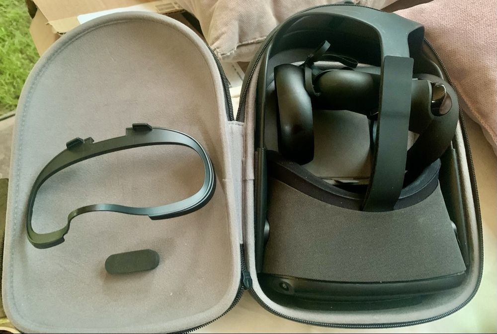 Oculus Quest (Meta) & 2 Controller & Original Bag (Gebraucht) in Sierre ...