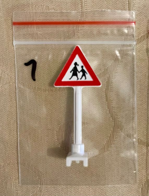 Lego 1 x Road Sign Triangle with Children Playing - 649pb07 (Gebraucht ...