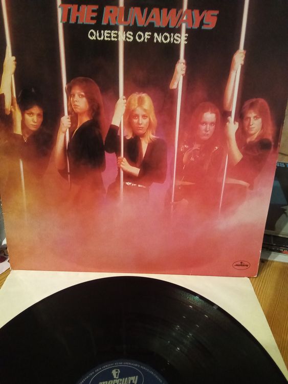The Runaways - Queens of Noise LP 1978 VG (D'occasion) à Yvonand pour ...