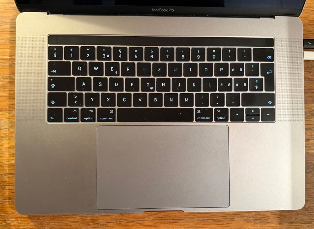 MacBook Pro 15" (2017) | i7 Quad-Core | 16GB RAM | 512GB SSD (Gebraucht ...