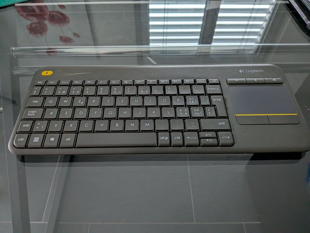 Logitech clavier avec pavé tactile wireless K400 plus (Gebraucht) in ...