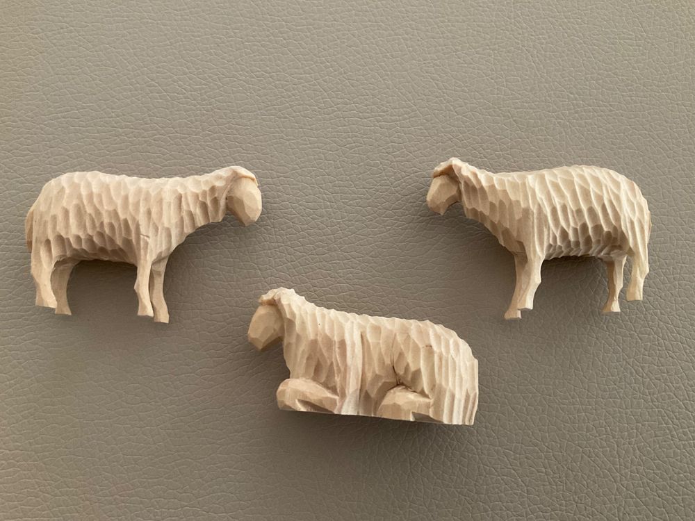 Krippenfiguren 3 Holz Schafe geschnitzt | Kaufen auf Ricardo