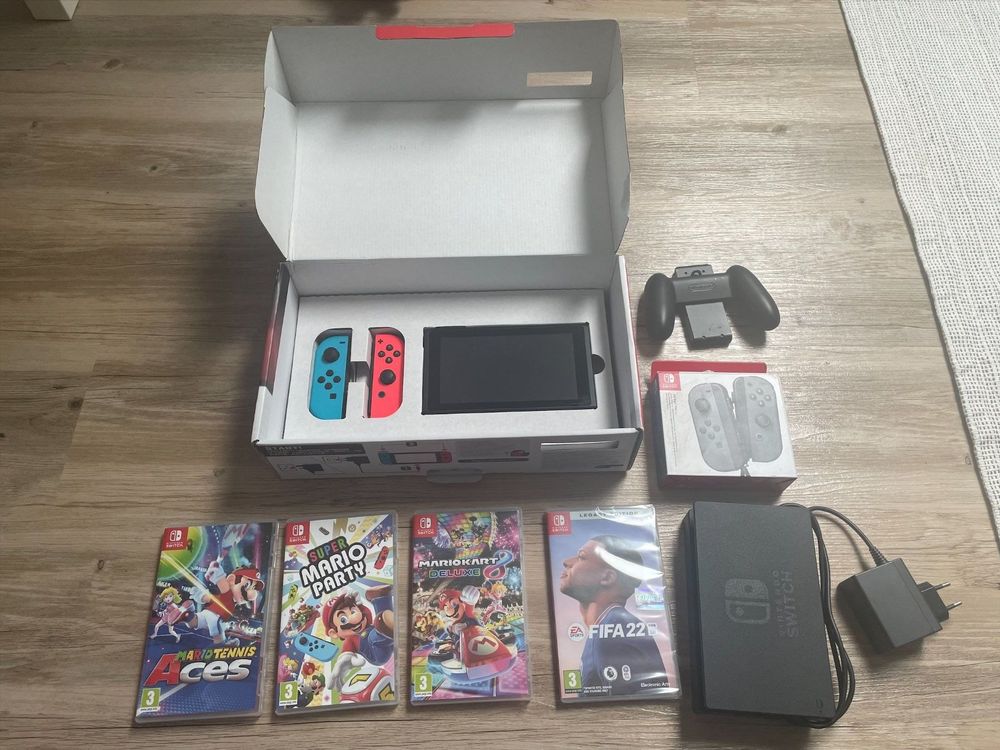 Nintendo Switch OVP + 4 spiele + 4 controller (Gebraucht) in Adliswil ...