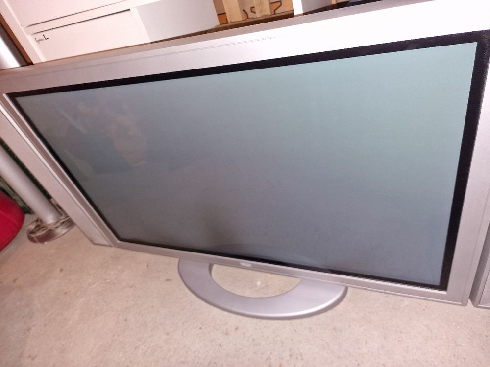 Tech Line Plasma Tv 42" mit Dolby Sur. System Jvc+Radio+ DVD (Gebraucht ...