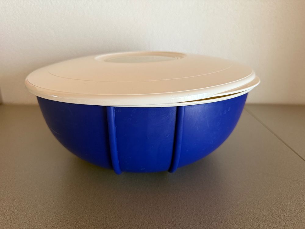 Tupperware Rührschüssel gross mit Lochdeckel (Gebraucht) in Wallbach ...