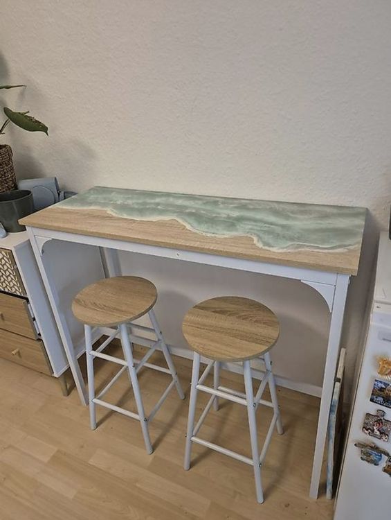 Bar + 2 Hocker (mit Resin) (Gebraucht) in Zuchwil für CHF 2 – nur ...
