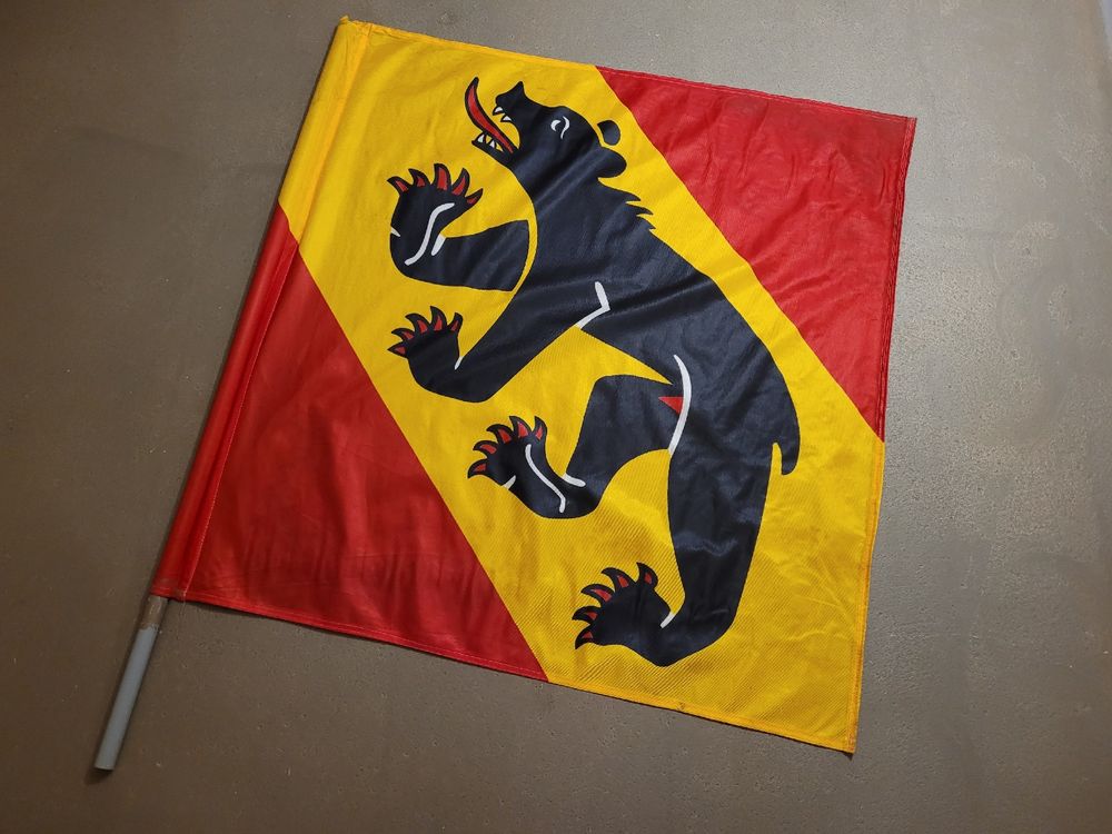 Berner Kantonsflagge (Gebraucht) in Ostermundigen für CHF 2 – mit ...