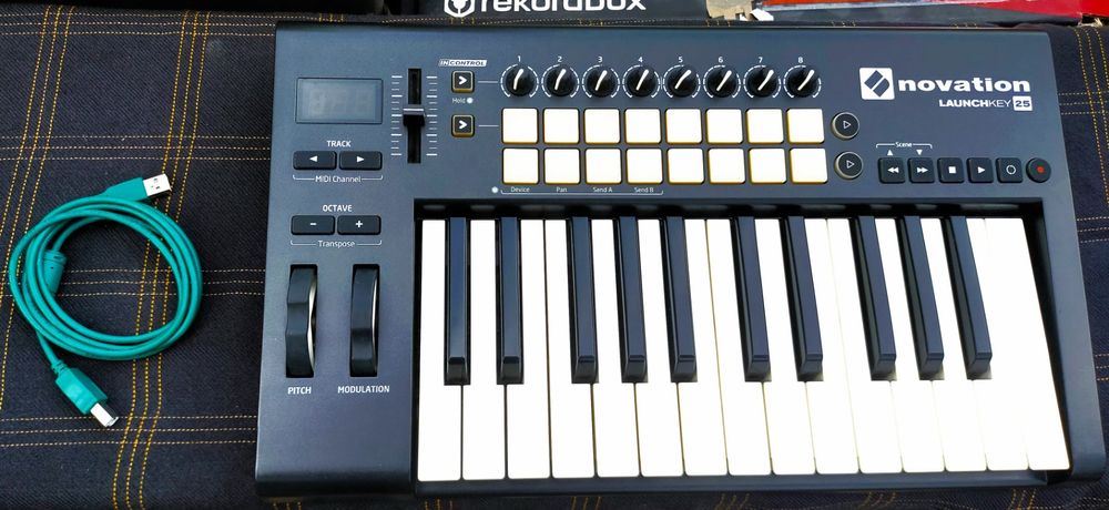 novation Launchkey 25 MK2 (Gebraucht) in Emmenbrücke für CHF 20 – mit ...