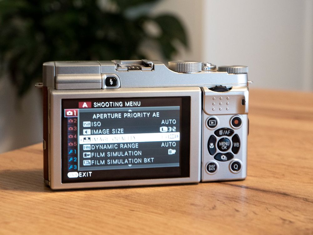 Fujifilm X-M1 body with X-Trans sensor. Like new! | Kaufen auf Ricardo