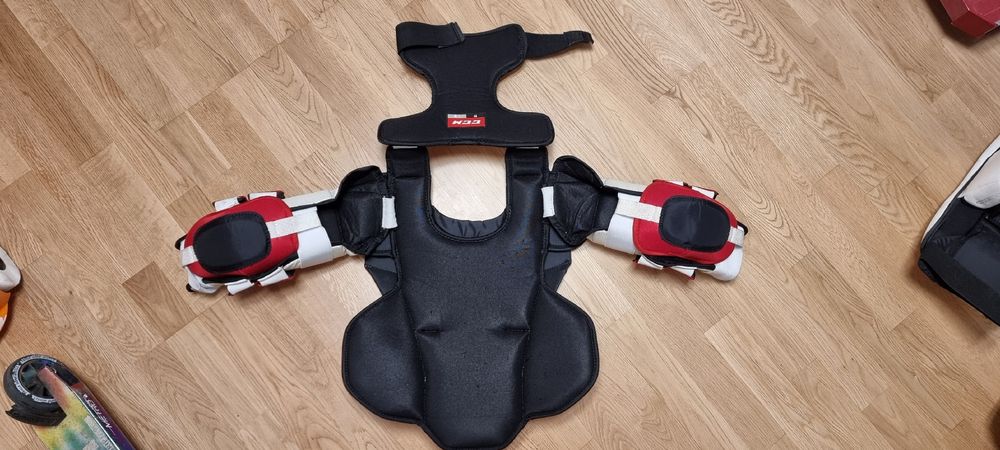 CCM YFlex II Eishockey Brustpanzer - Optimaler Schutz! (Gebraucht) in Visp für CHF 40 – mit ...