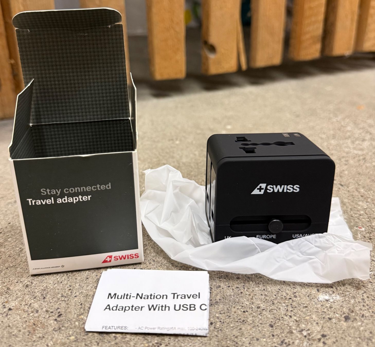 SWISS Multi-Nation Travel Adapter mit USB (Neu (gemäss Beschreibung ...