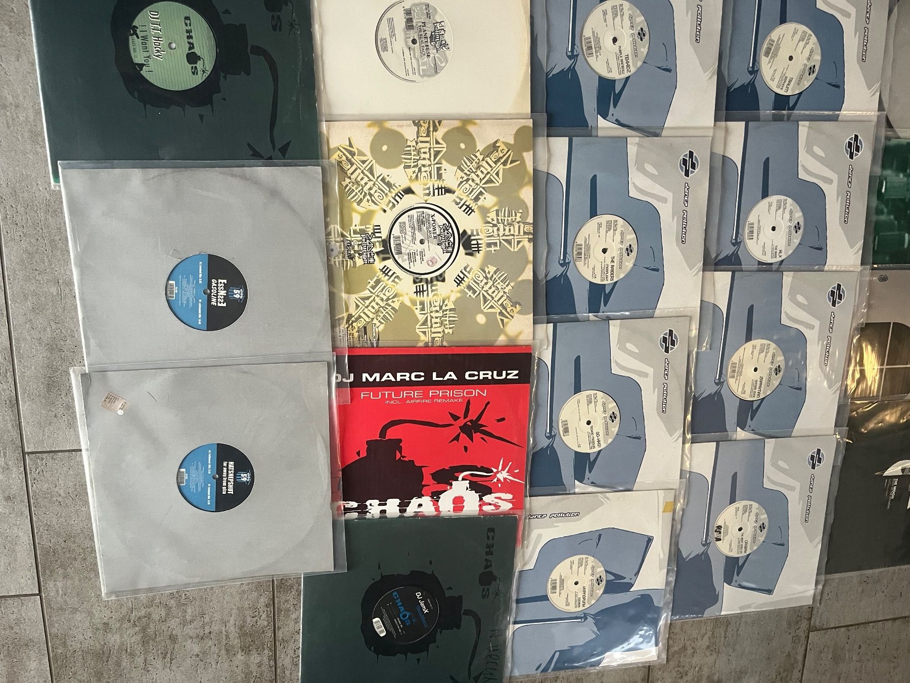 Hardstyle Techno Set (Gebraucht) in Bassersdorf für CHF 85 – mit ...