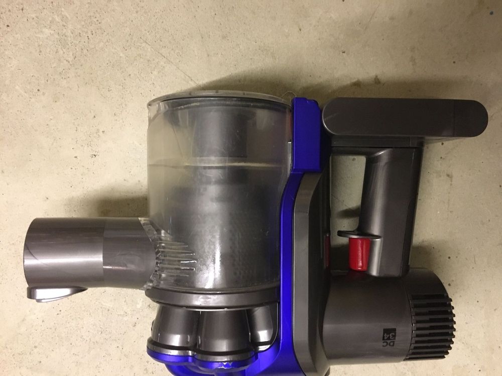 Dyson DC34 (Defekt) in Zwingen für CHF 12 – mit Lieferung auf Ricardo ...