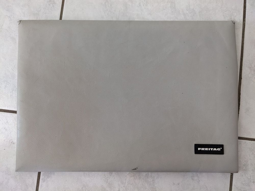 Freitag - sleeve laptop 15" (Gebraucht) in Tenero für CHF 46 – mit ...