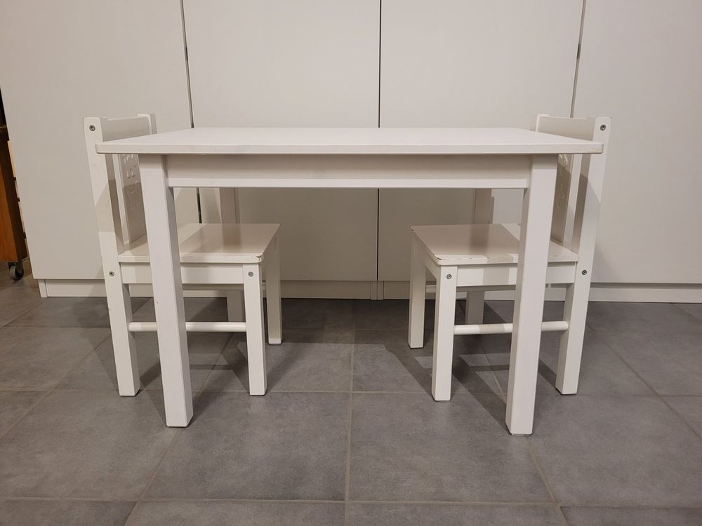 IKEA SUNDVIK Kindertisch mit zwei Stühlen (Gebraucht) in Kirchdorf AG ...
