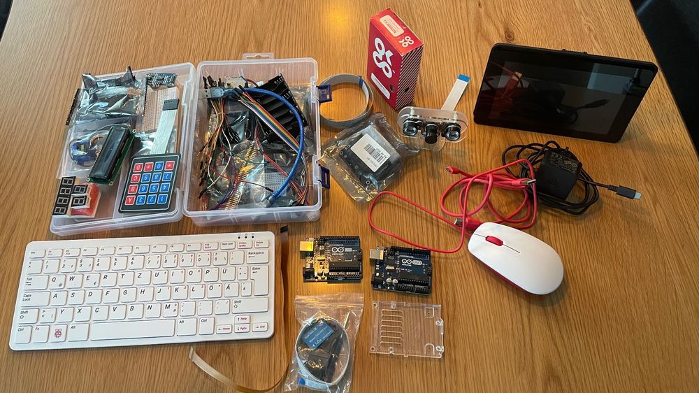 Raspberry Pi 4 8GB Model B mit sehr viel Zubehör (Neu (gemäss ...