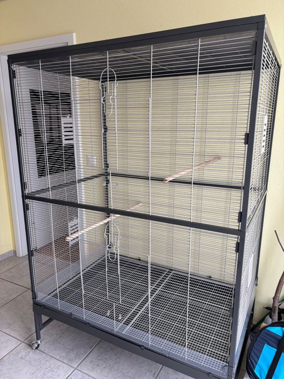 Voliere Montana Paradiso 120 mit viel Zubehör (Gebraucht) in Kleindöttingen für CHF 380 – nur ...