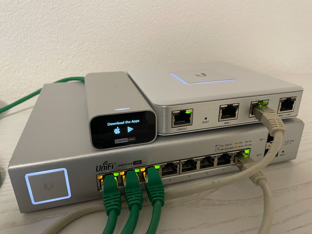 Ubiquiti UniFi Komplettpaket / USG, Cloud KEY, Switch, AP (Gebraucht ...