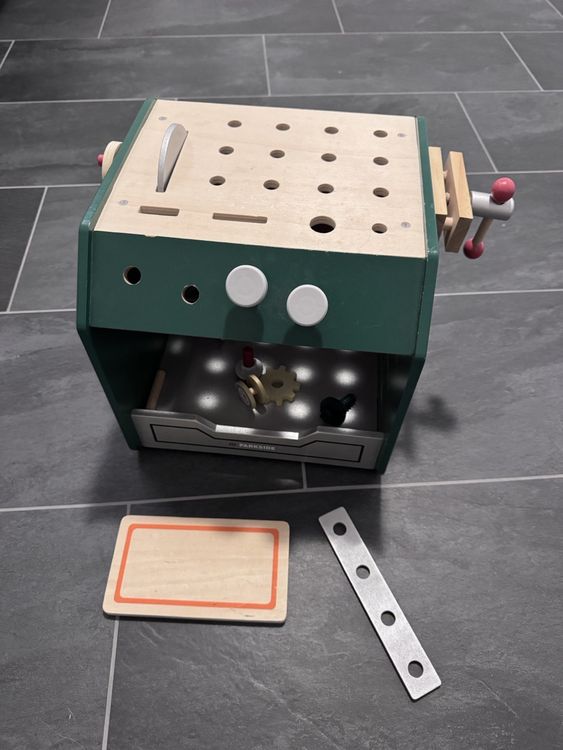 Werkbank für Kinder, Holzspielzeug, gut erhalten, komplett (Gebraucht ...