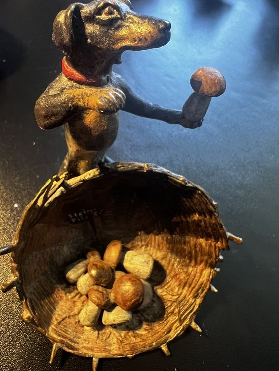 Antique Wiener Bronze - Dog & Mushroom Basket Figurine (Gebraucht) in Gockhausen für CHF 180 ...