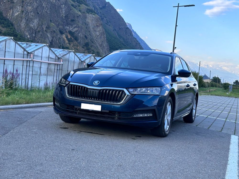 ŠKODA / Octavia Ambition 4x4 - Bleu Lava, métallisée / Noir | Kaufen ...