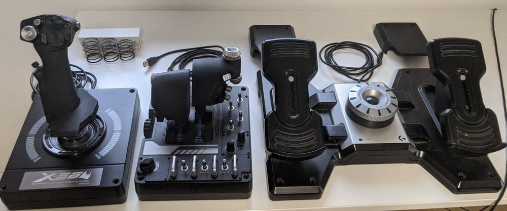Saitek X56 Joystick inkl. Rudder Pedals | Kaufen auf Ricardo