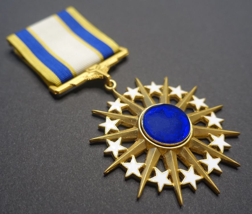 US Air Force Distinguished Service Medal (Gebraucht) in Kappelen für ...