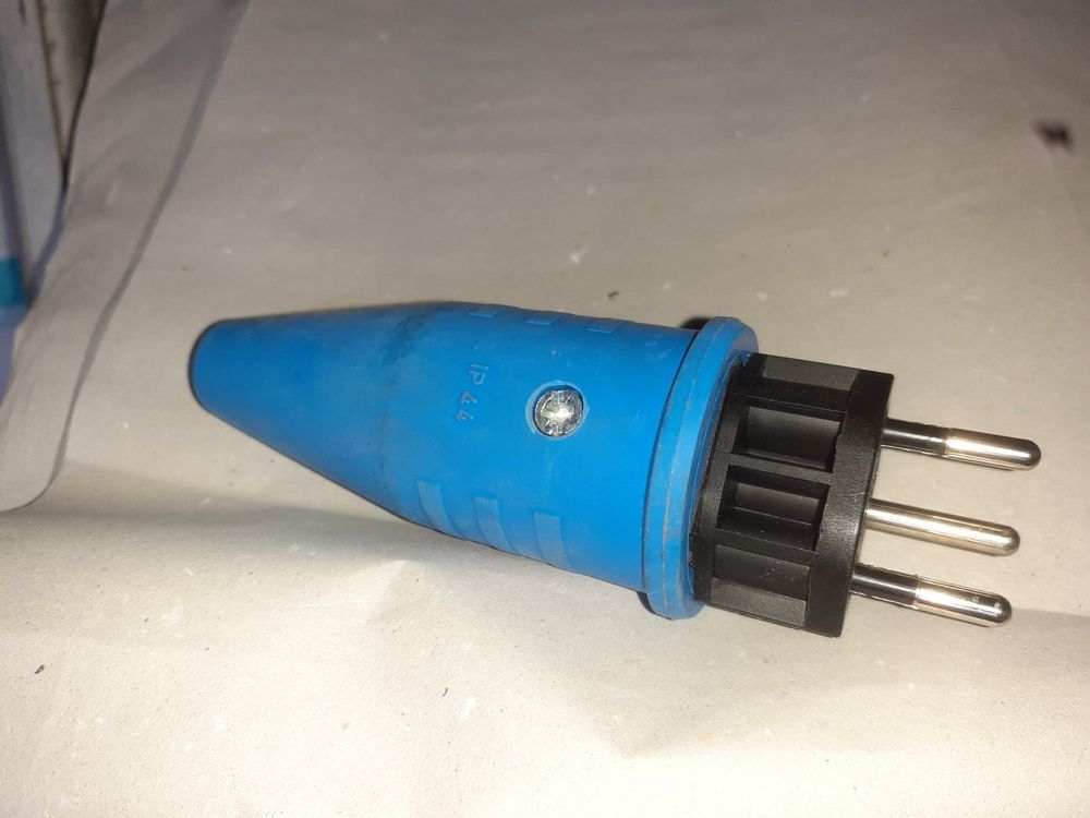 Stecker 220V T12 Swiss IP44 (Gebraucht) in für CHF 3.2 – mit Lieferung ...