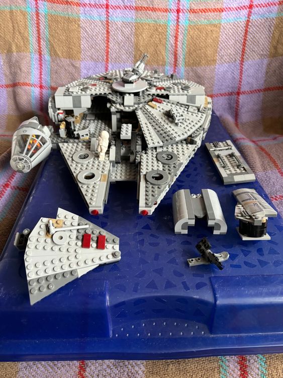 LEGO Star Wars Millennium Falcon 75257 | Kaufen auf Ricardo