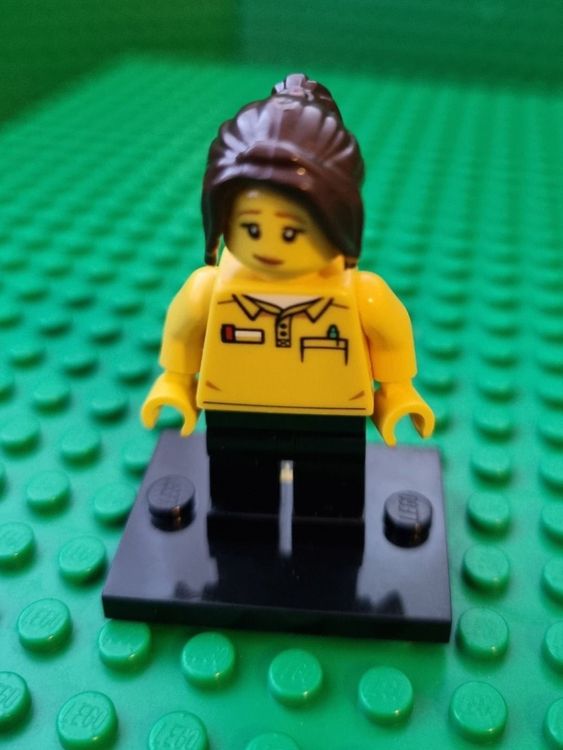 LEGO Minifigure LEGO Store Employee (female) | Kaufen auf Ricardo