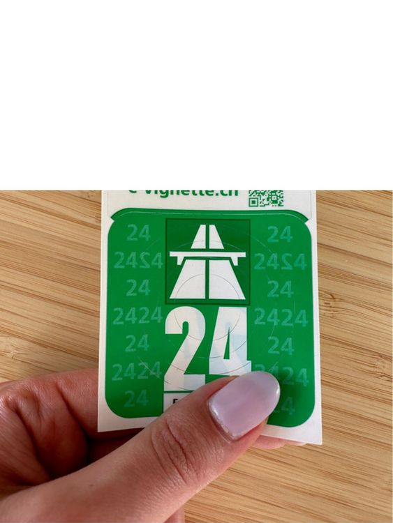 Autobahnvignette 2024 (Neu und originalverpackt) in Zürich für CHF 33 – mit Lieferung auf ...