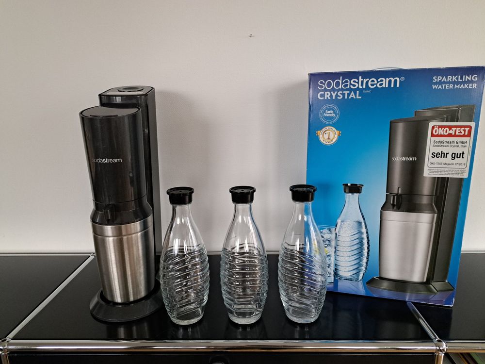 Sodastream Crystal black/metal inkl. 3 Glaskaraffen | Kaufen auf Ricardo