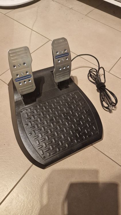 Pedalier 2 pédales Thrustmaster T300RS | Kaufen auf Ricardo
