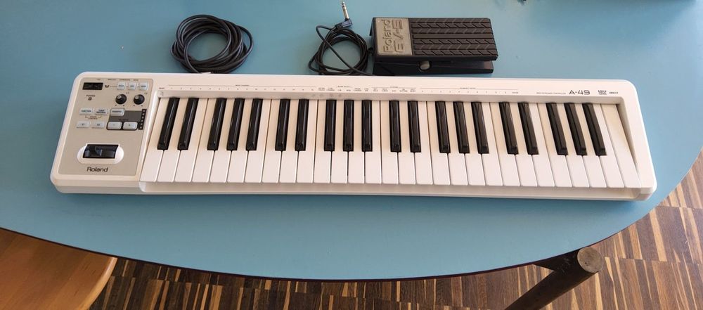 MIDI-Keyboard Roland Roland A-49, white + Pedal (Gebraucht) in Basel ...