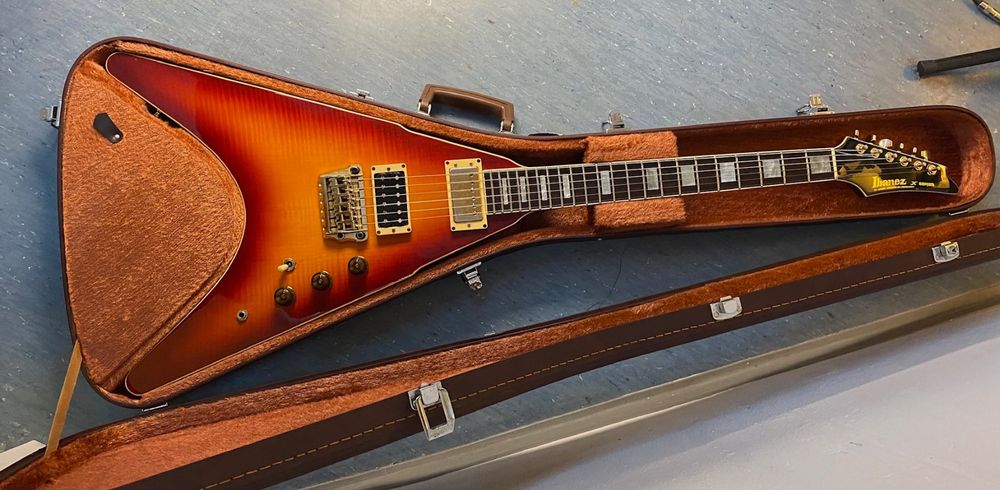 Ibanez Flying V Rocket Roll X Series Japan 1983 (Gebraucht) in Zürich ...