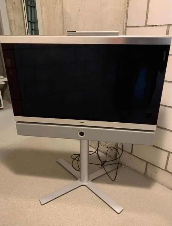 Loewe 32“ TV mit Drehfuss & Soundbar | Kaufen auf Ricardo