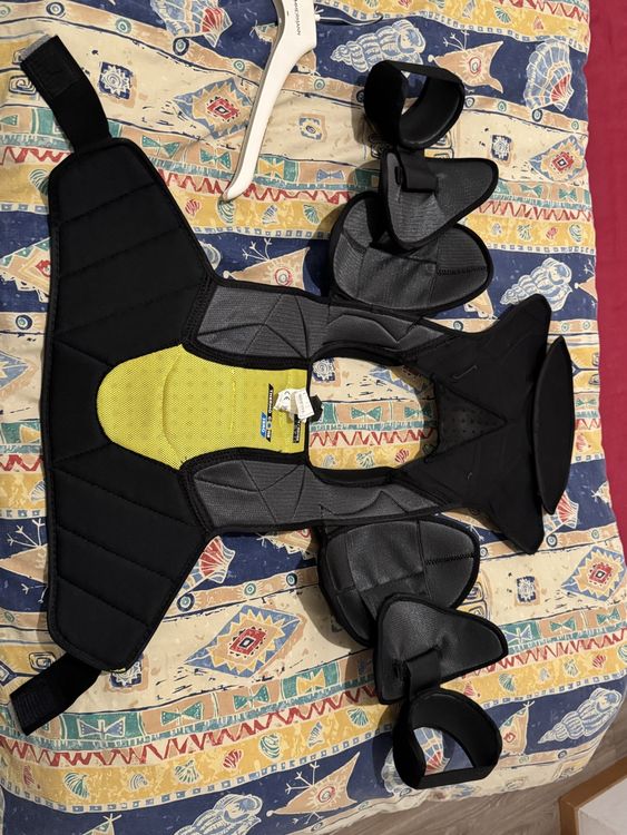 Corazza bauer supreme Mach (Usato) a Lugano per CHF 120 – con consegna ...