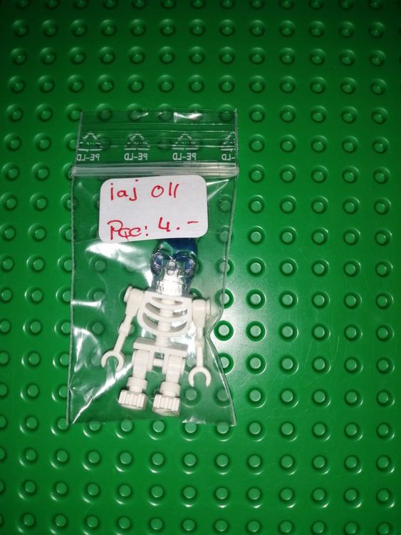 Mini figurine Lego ( Akator Skeleton ) (Gebraucht) in La tour de treme ...