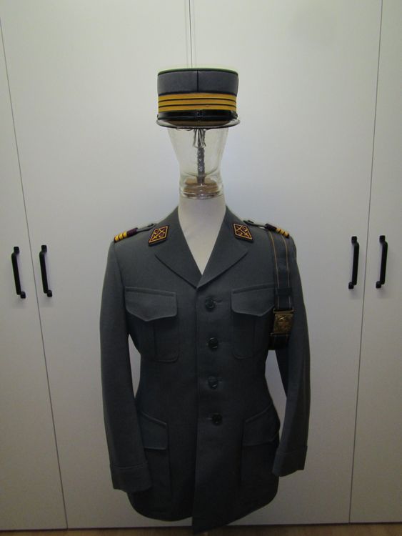 Uniform 70 (Gebraucht) in Büsserach für CHF 79 – mit Lieferung auf ...