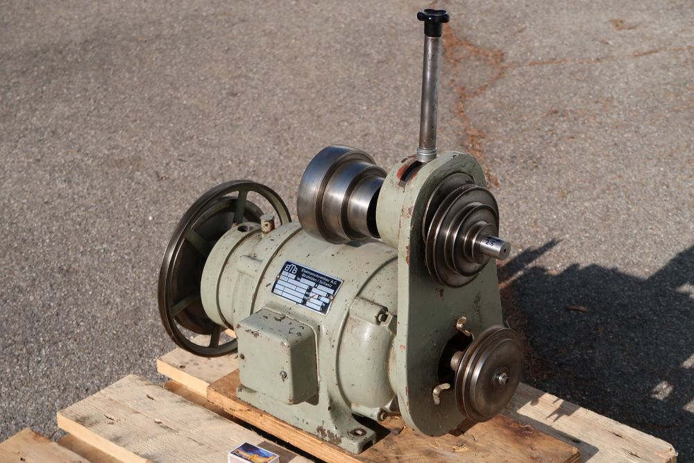 EMB Motor 450 /900 U/min. für Schaublin 102 Drehbank 380V (Defekt) in ...