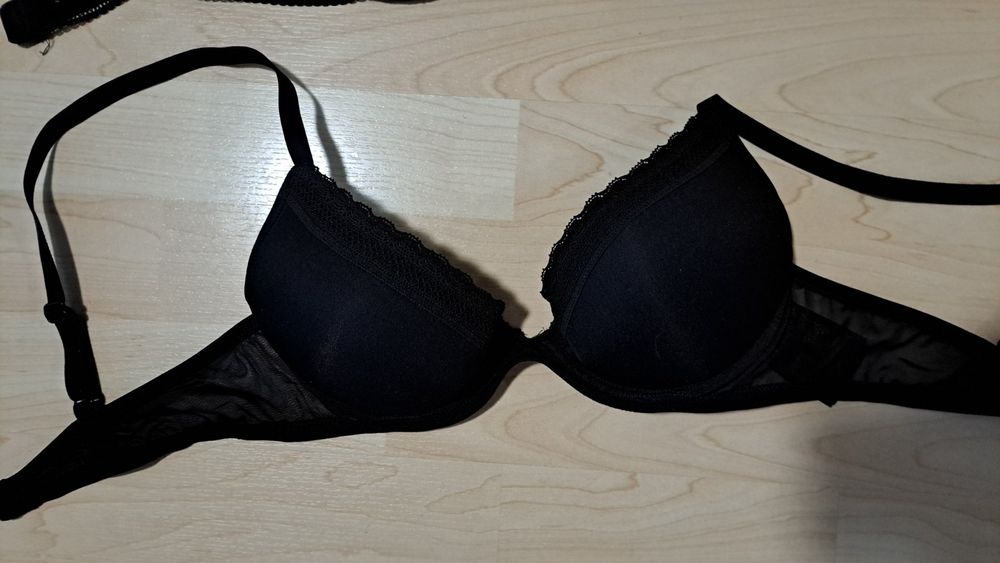 4 schwarze BH's im Set Gr. 75B | Kaufen auf Ricardo